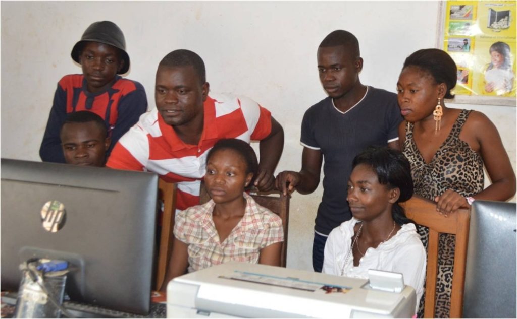Centre de formation en informatique pour les jeunes. – EspaceOpoko